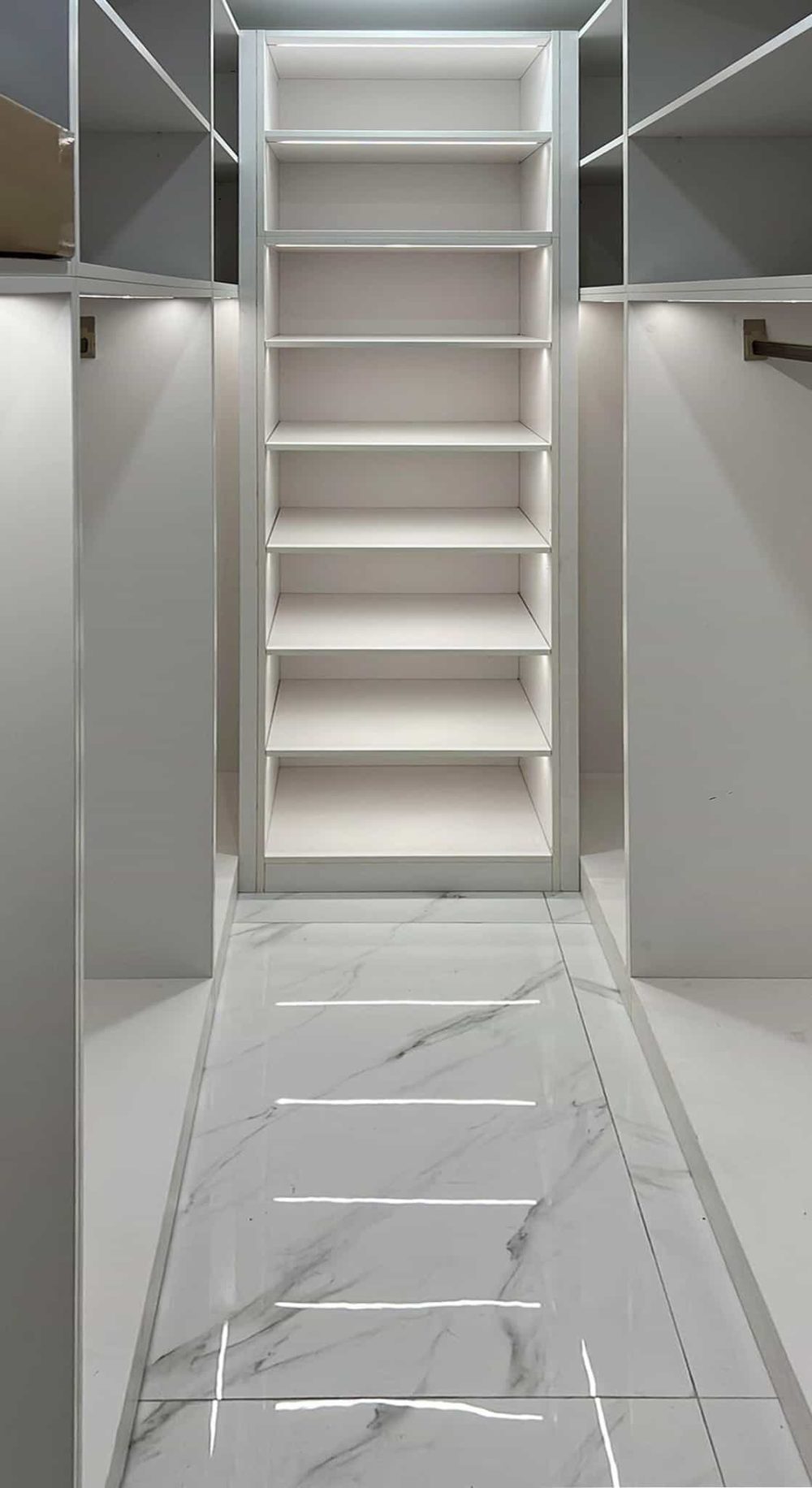 American Luxury Full-House Customization with White UV Cabinets and ...