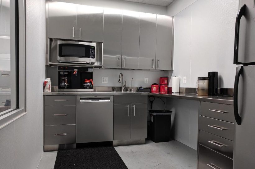 5 Key Features to Look for in Commercial Kitchen Cabinets